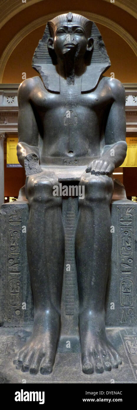 Colossal seated statue hi-res stock photography and images - Alamy