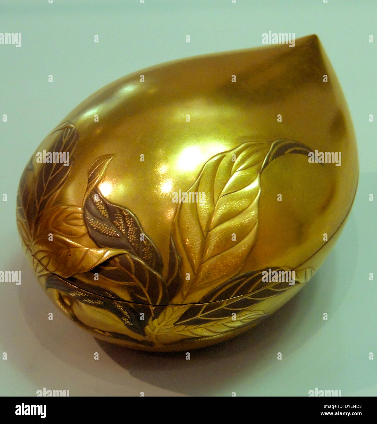 Japanese gilded box in shape hi-res stock photography and images - Alamy