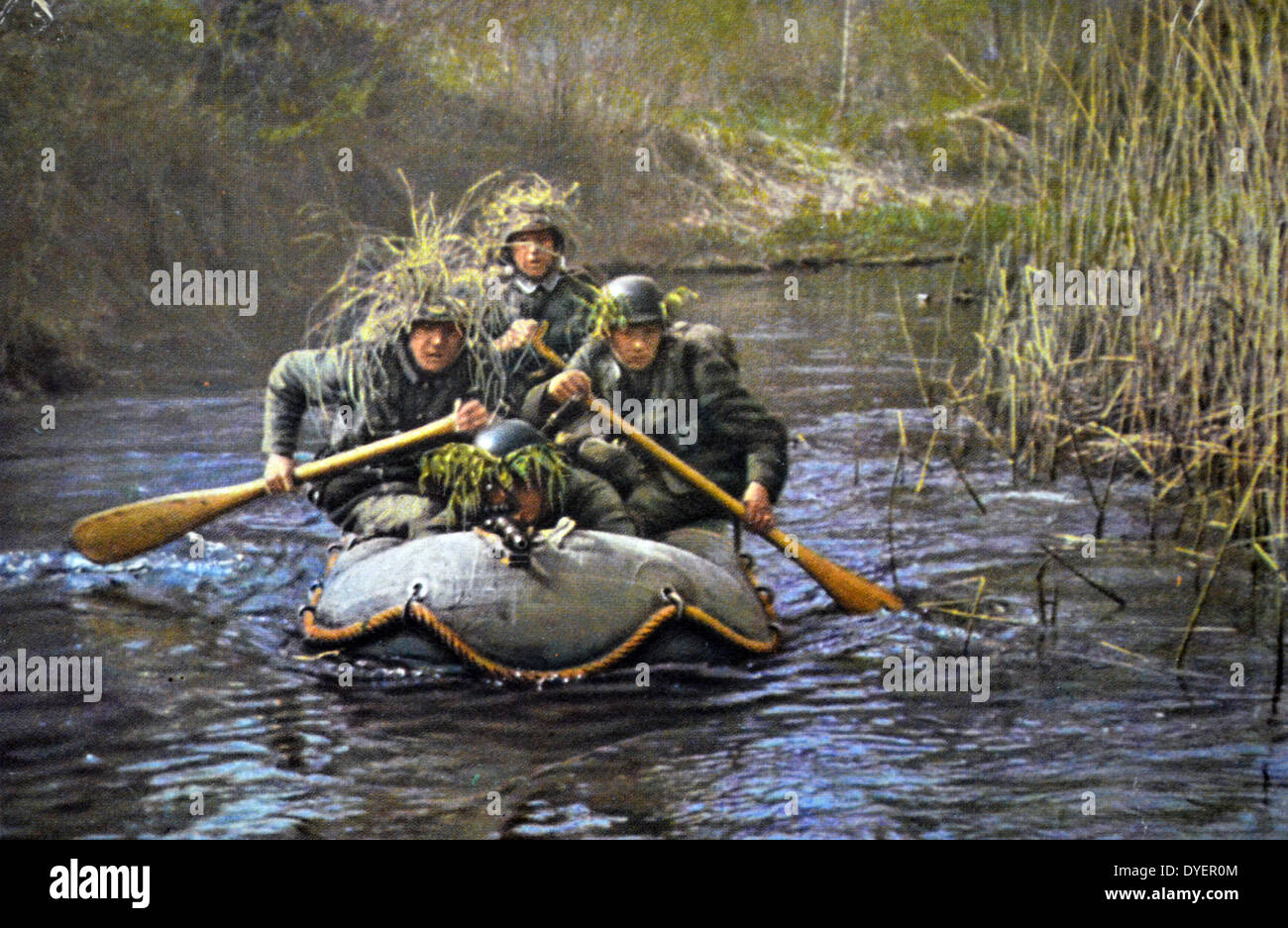 River crossing soldiers wwii hi-res stock photography and images - Alamy