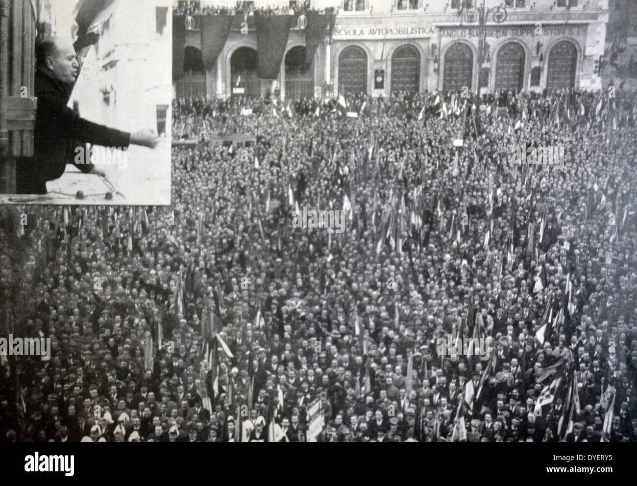 Mussolini addressing a crowd in Rome 1928 Stock Photo - Alamy