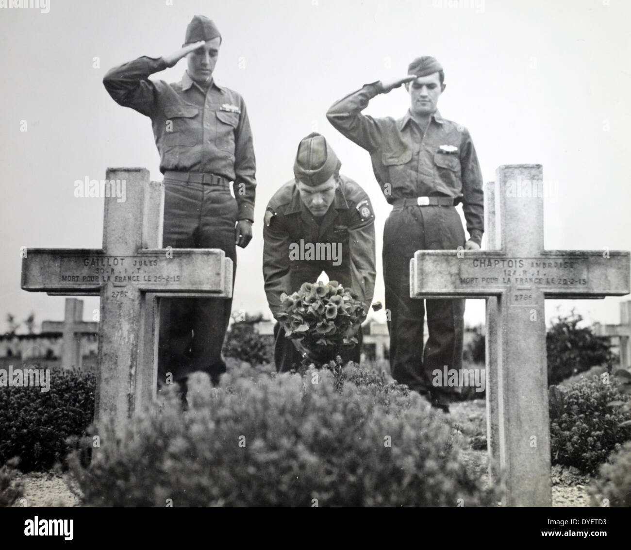 American soldiers in France pay tribute to fallen French soldiers at a ...