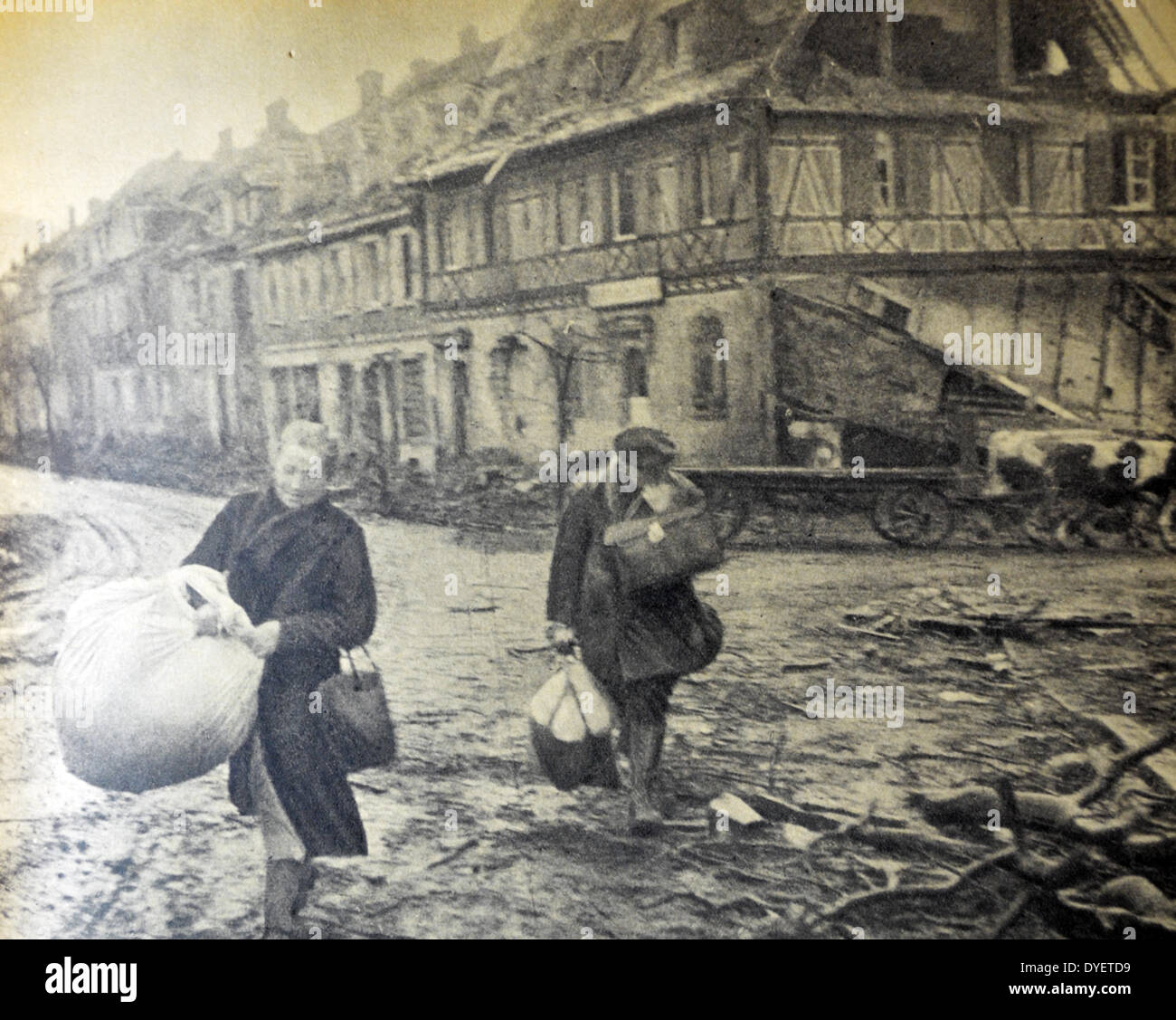 French civilians wwii hi-res stock photography and images - Alamy