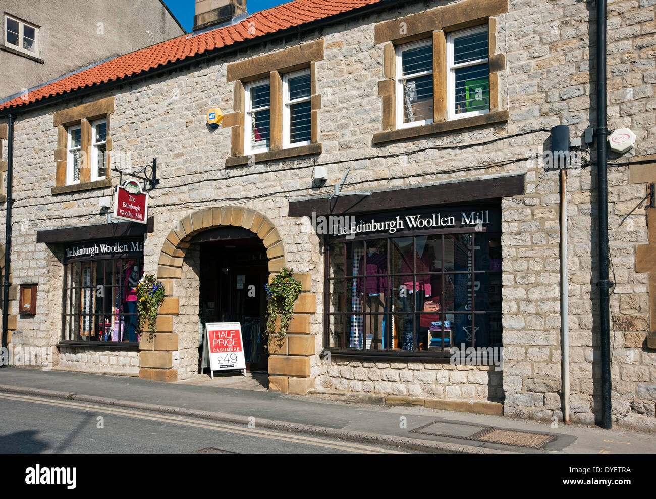 Helmsley, yorkshire shops hi-res stock photography and images - Alamy