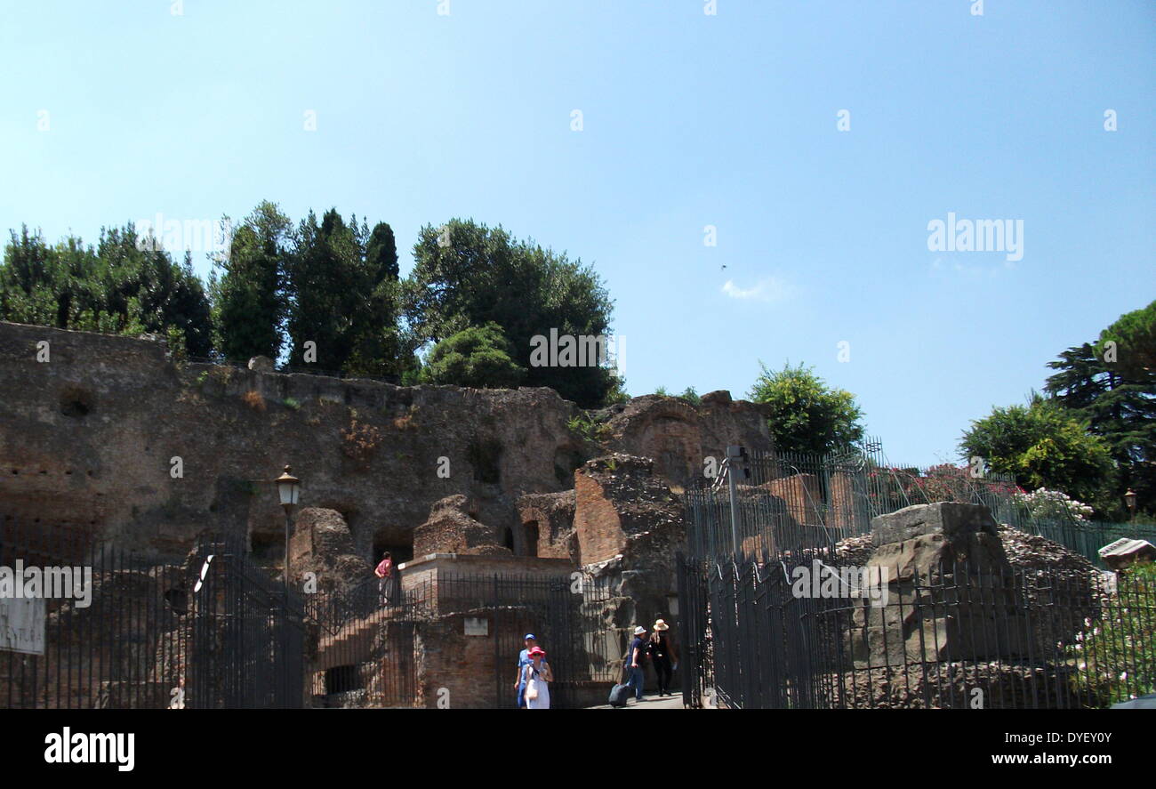 A rectangular plaza in the centre of rome hi-res stock photography and ...