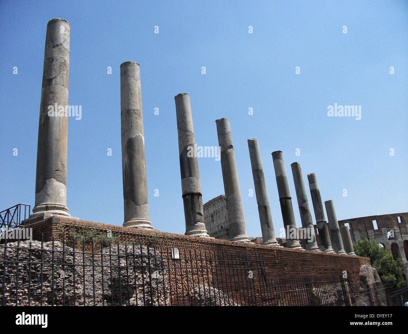 A rectangular plaza in the centre of rome hi-res stock photography and ...