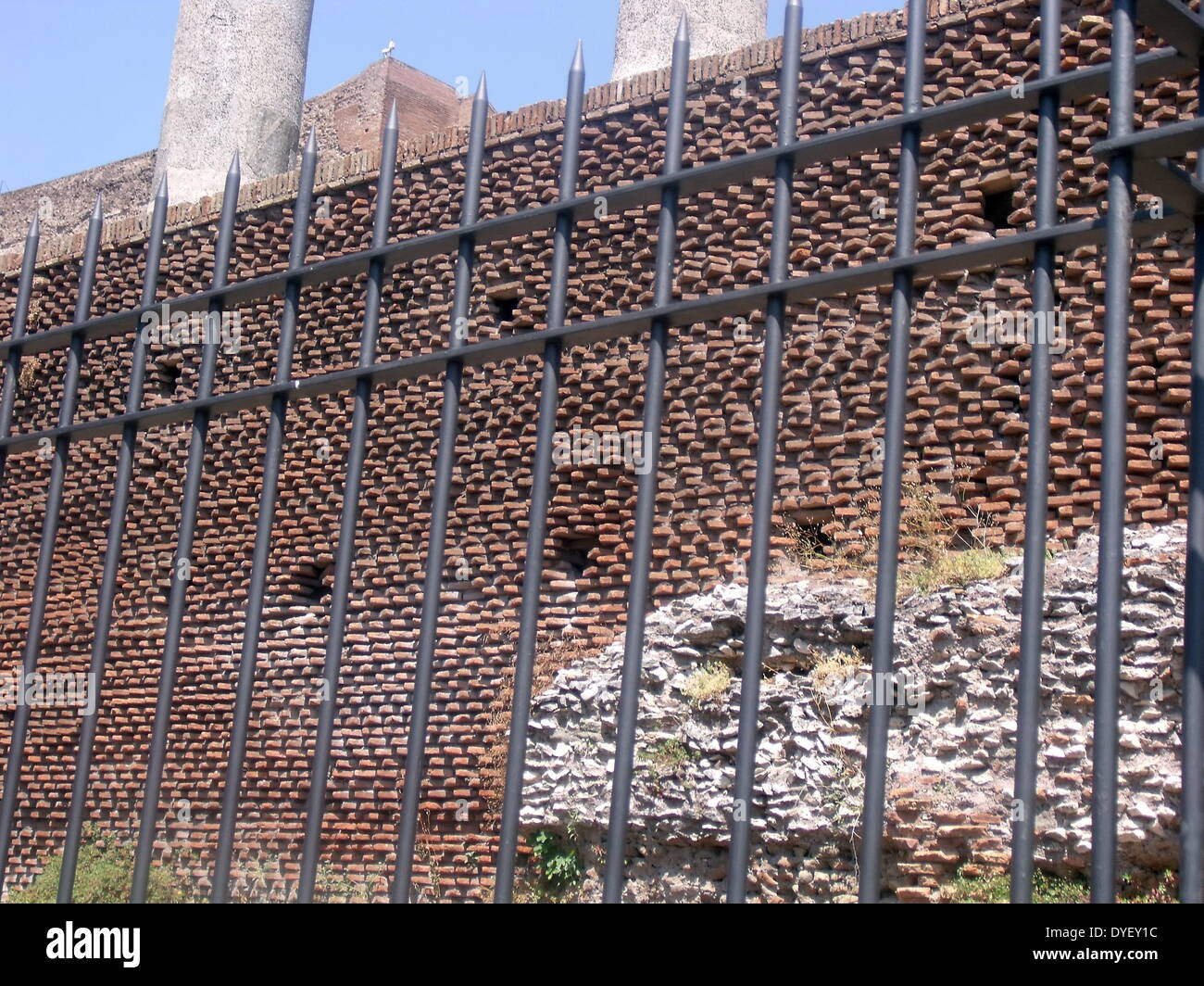 A rectangular plaza in the centre of rome hi-res stock photography and ...