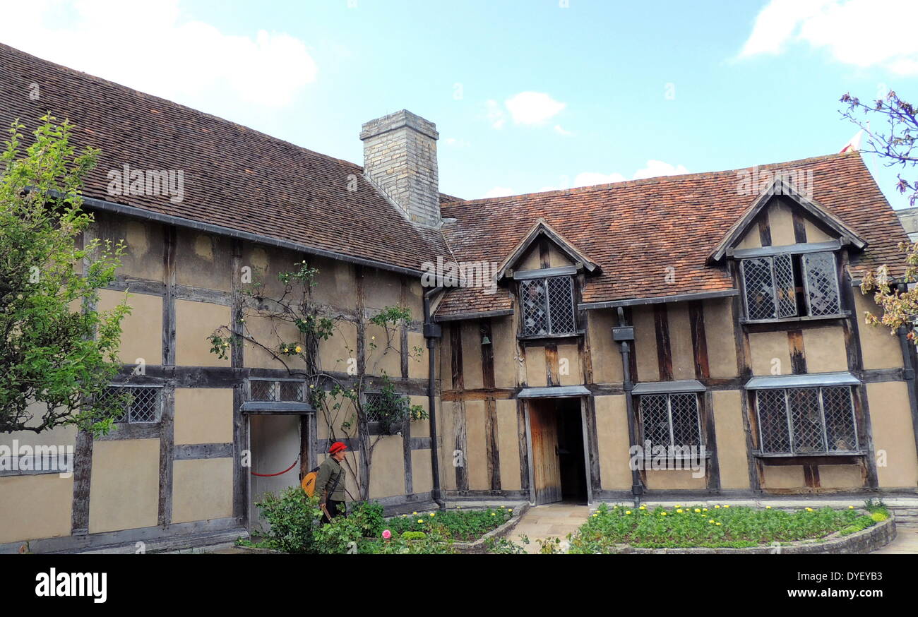 William Shakespeare Childhood Home Stock Photos & William Shakespeare ...