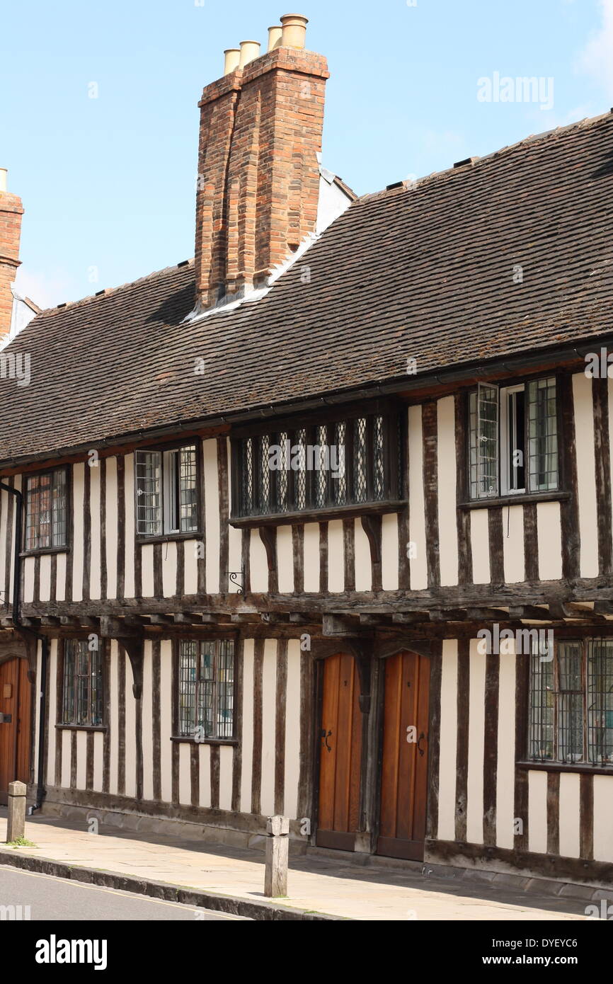 Half timbered tudor building hi-res stock photography and images - Alamy