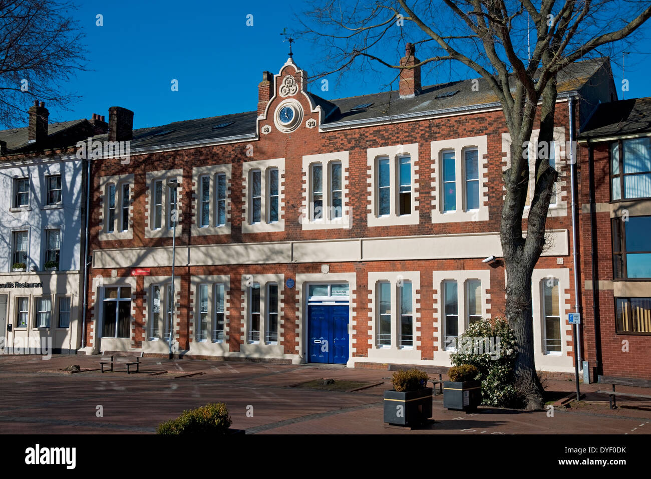 Hull historic buildings hi-res stock photography and images - Alamy