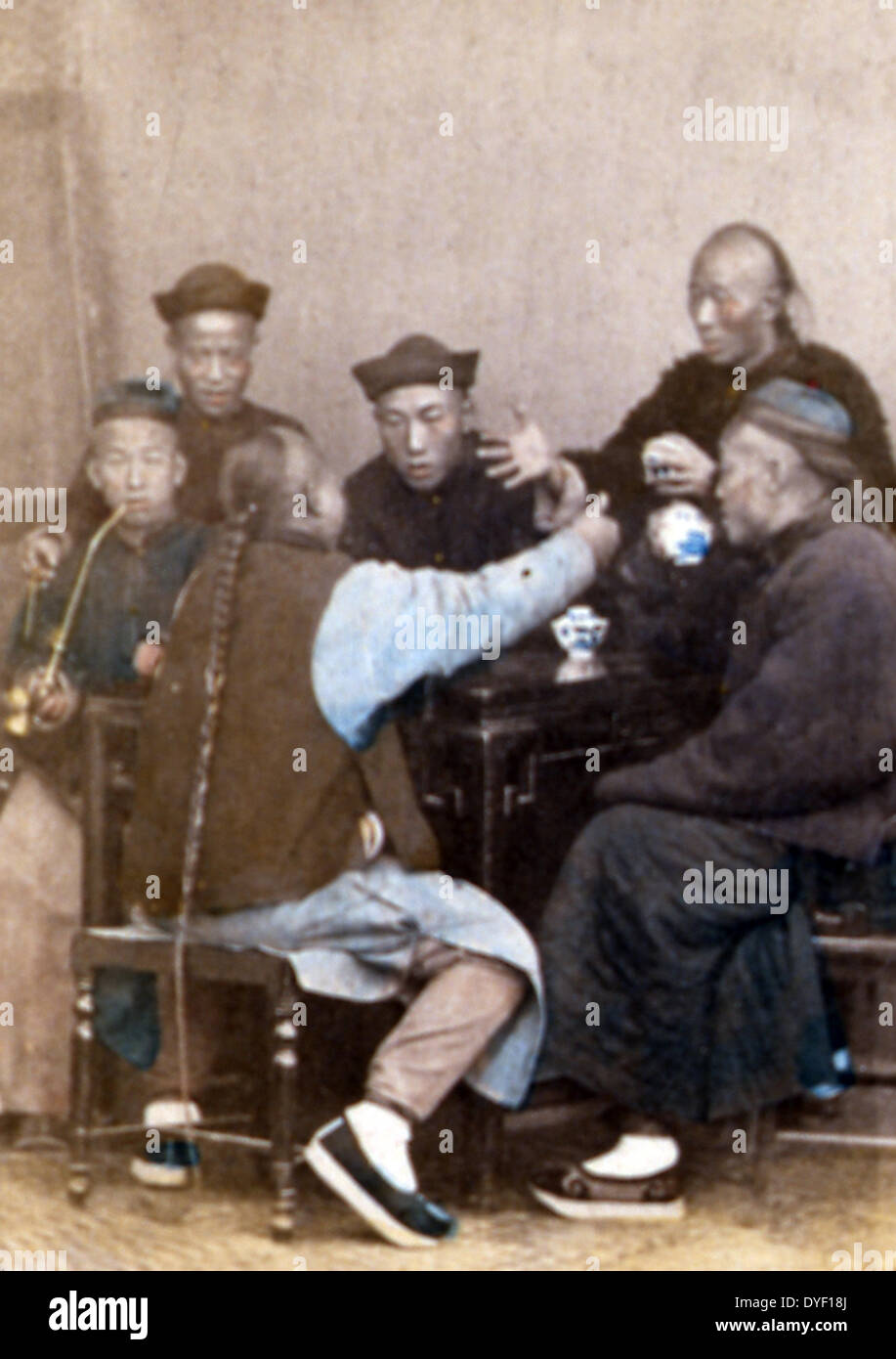 Chinese men playing chai moi finger game hi-res stock photography and ...