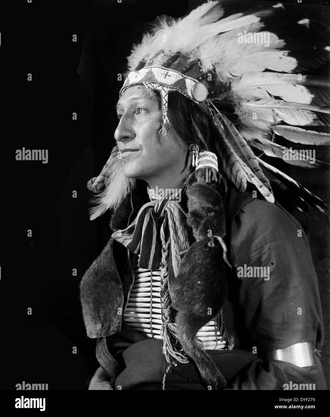Sioux headdress hi-res stock photography and images - Alamy