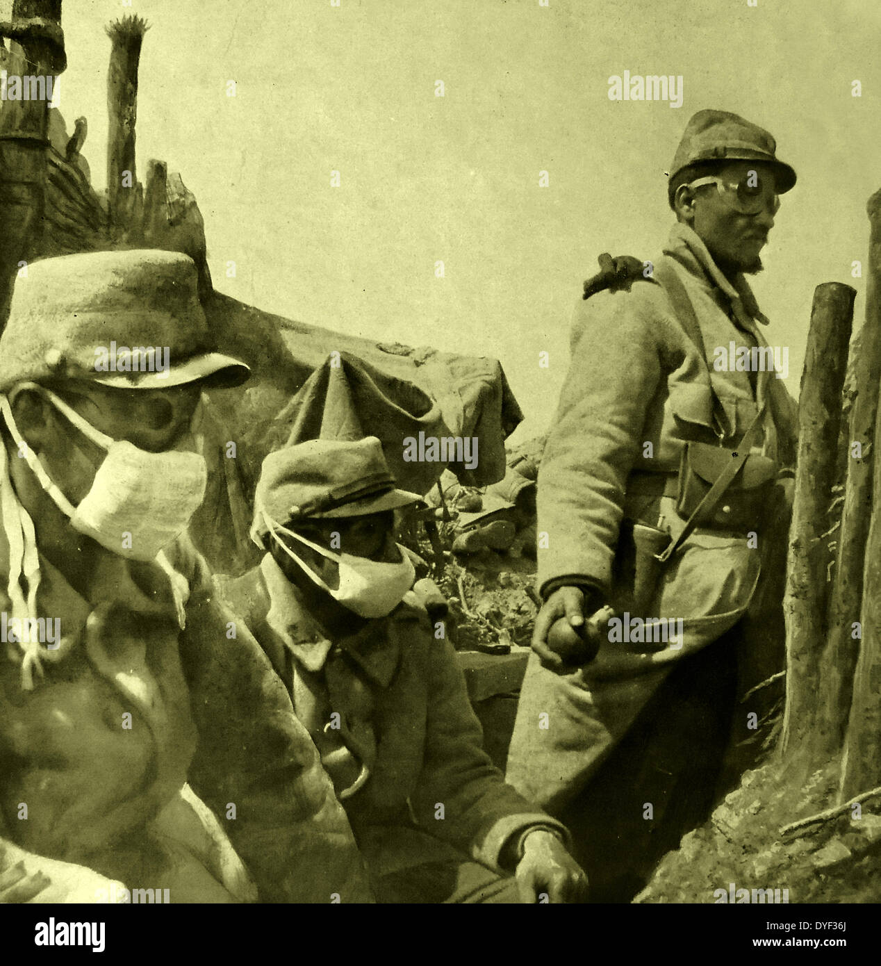 Soldiers gas masks wwi hi-res stock photography and images - Alamy