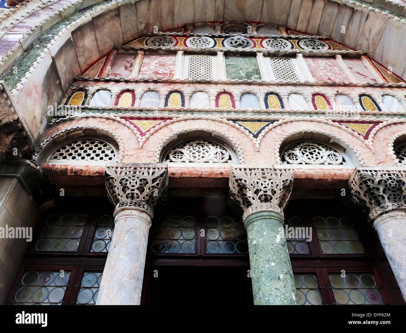 Arch above windows hi-res stock photography and images - Alamy