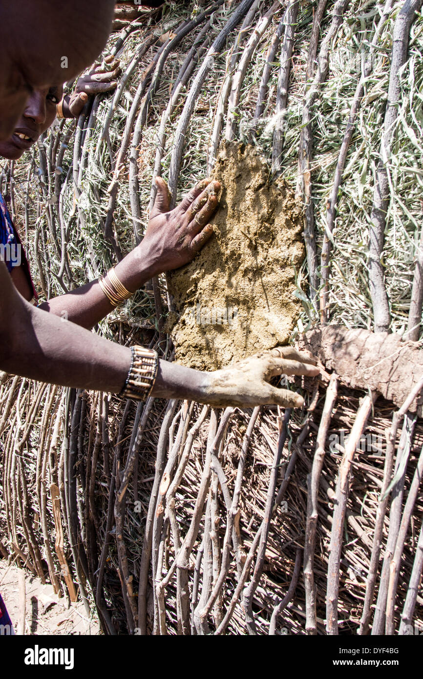 African mud hut hi-res stock photography and images - Alamy
