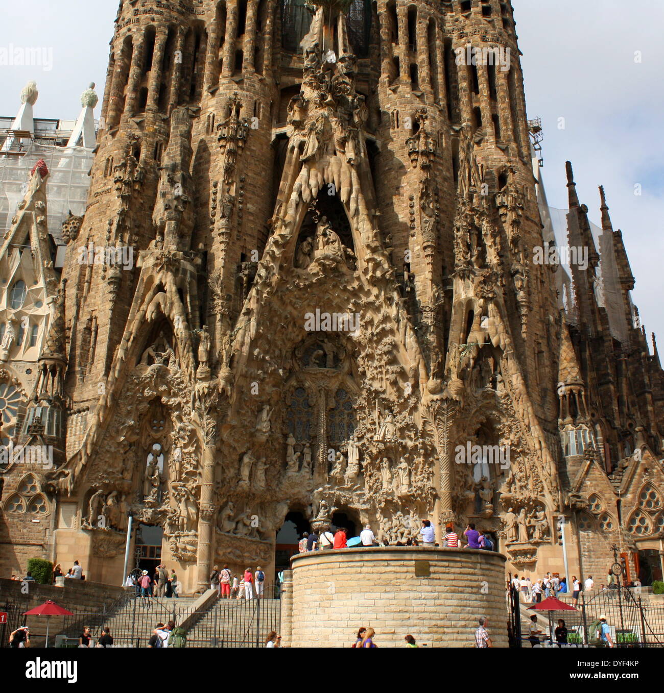 The Basilica I Temple Expiatori de la Sagrada Familia (Sagrada Familia ...