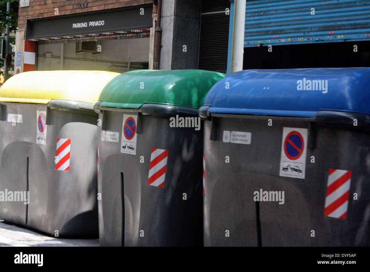Colour coded recycling bins hi-res stock photography and images - Alamy