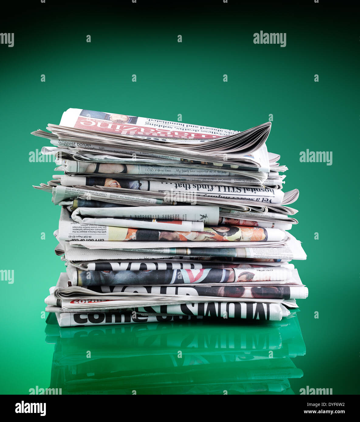 Graduated green background hi-res stock photography and images - Alamy