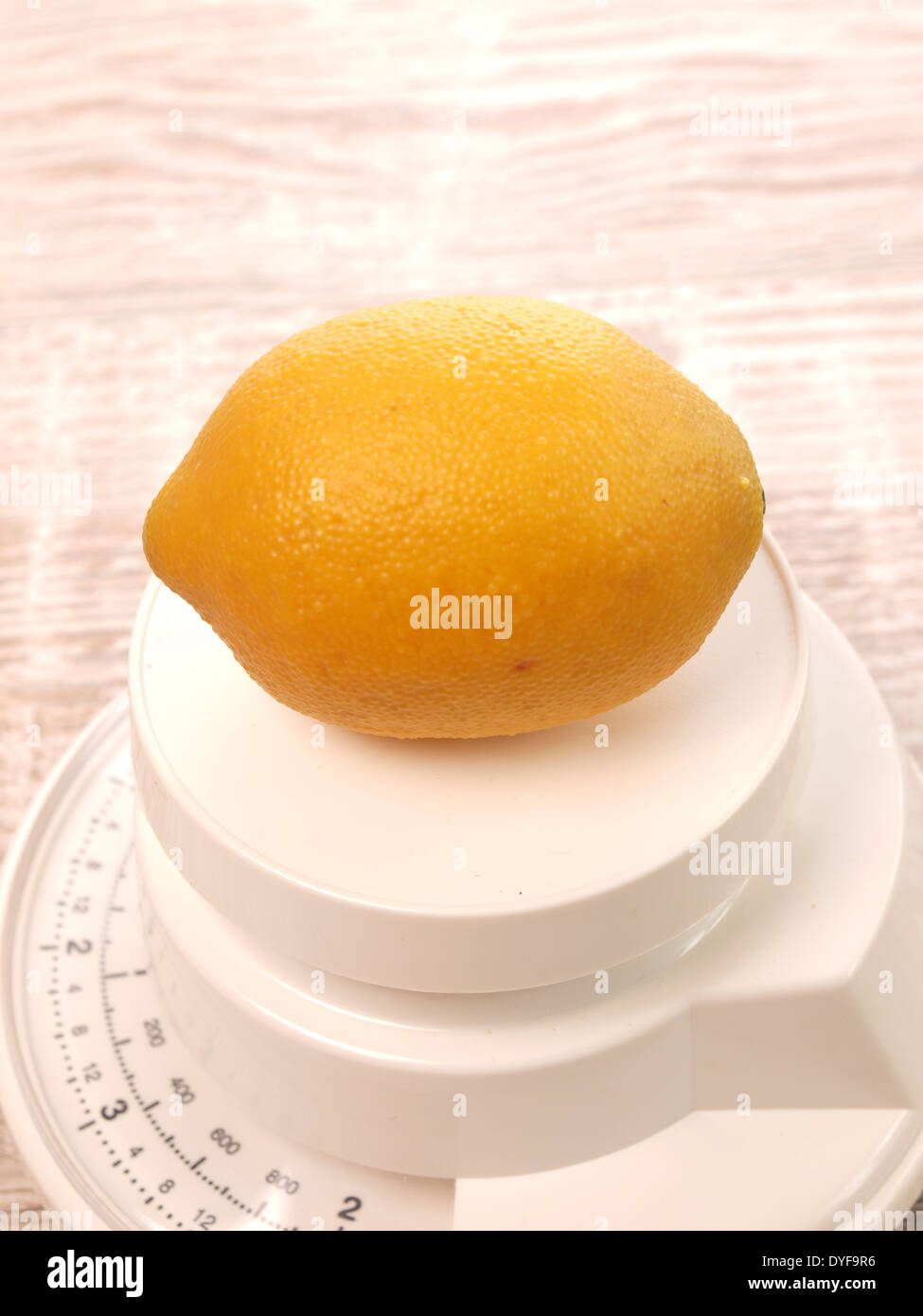 Scale of a lemon hi-res stock photography and images - Alamy