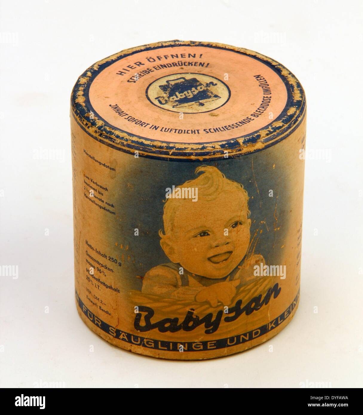 Powdered milk Babysan (carton material) with milk from the VEB ...
