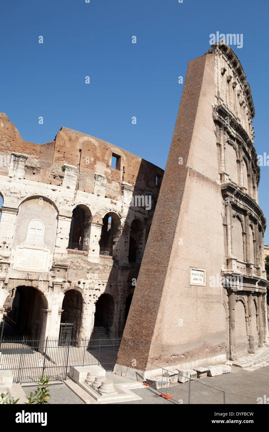 Colosseum in rome structure hi-res stock photography and images - Alamy
