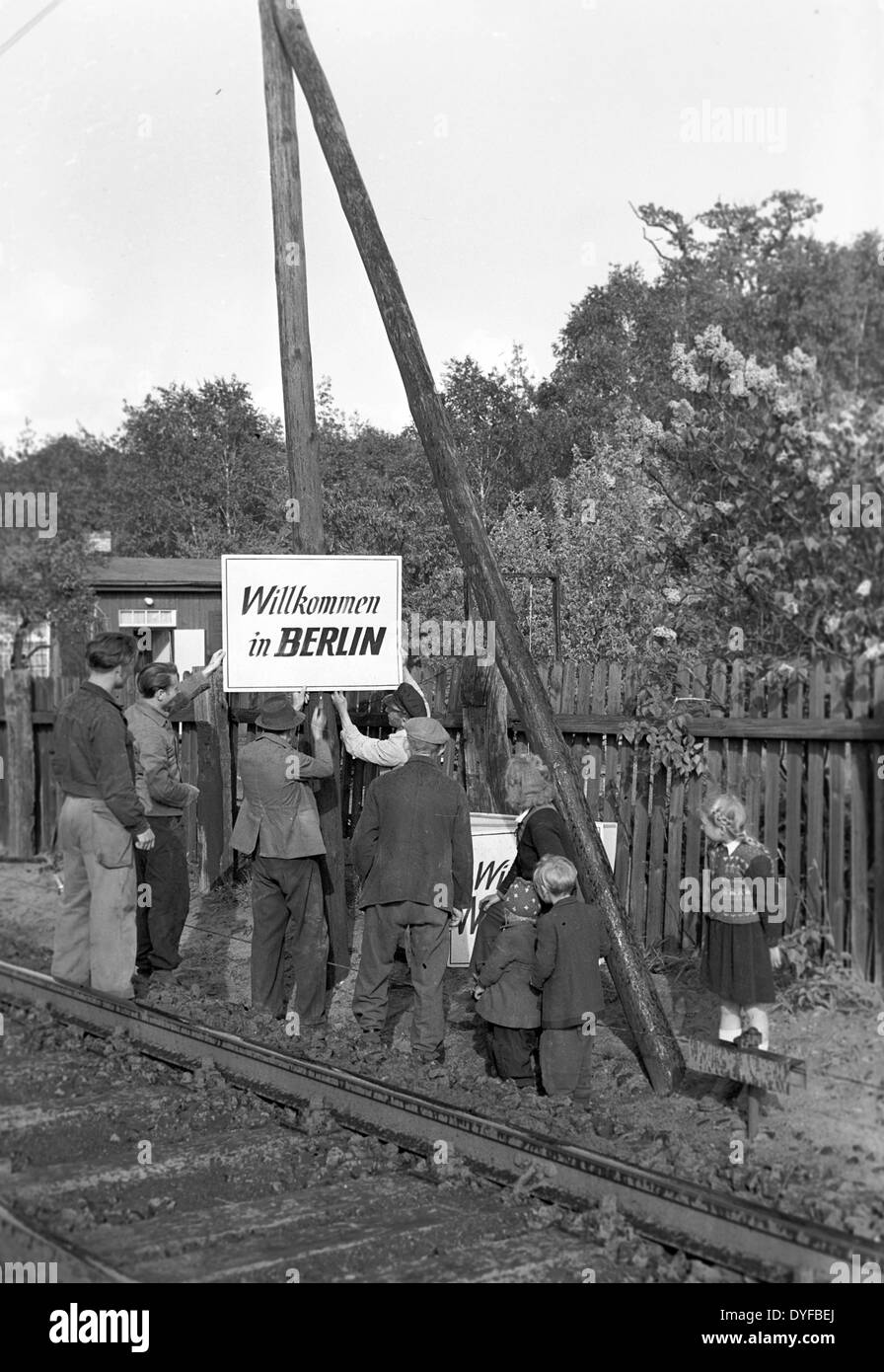 Welcome arrival sign in Black and White Stock Photos & Images - Alamy