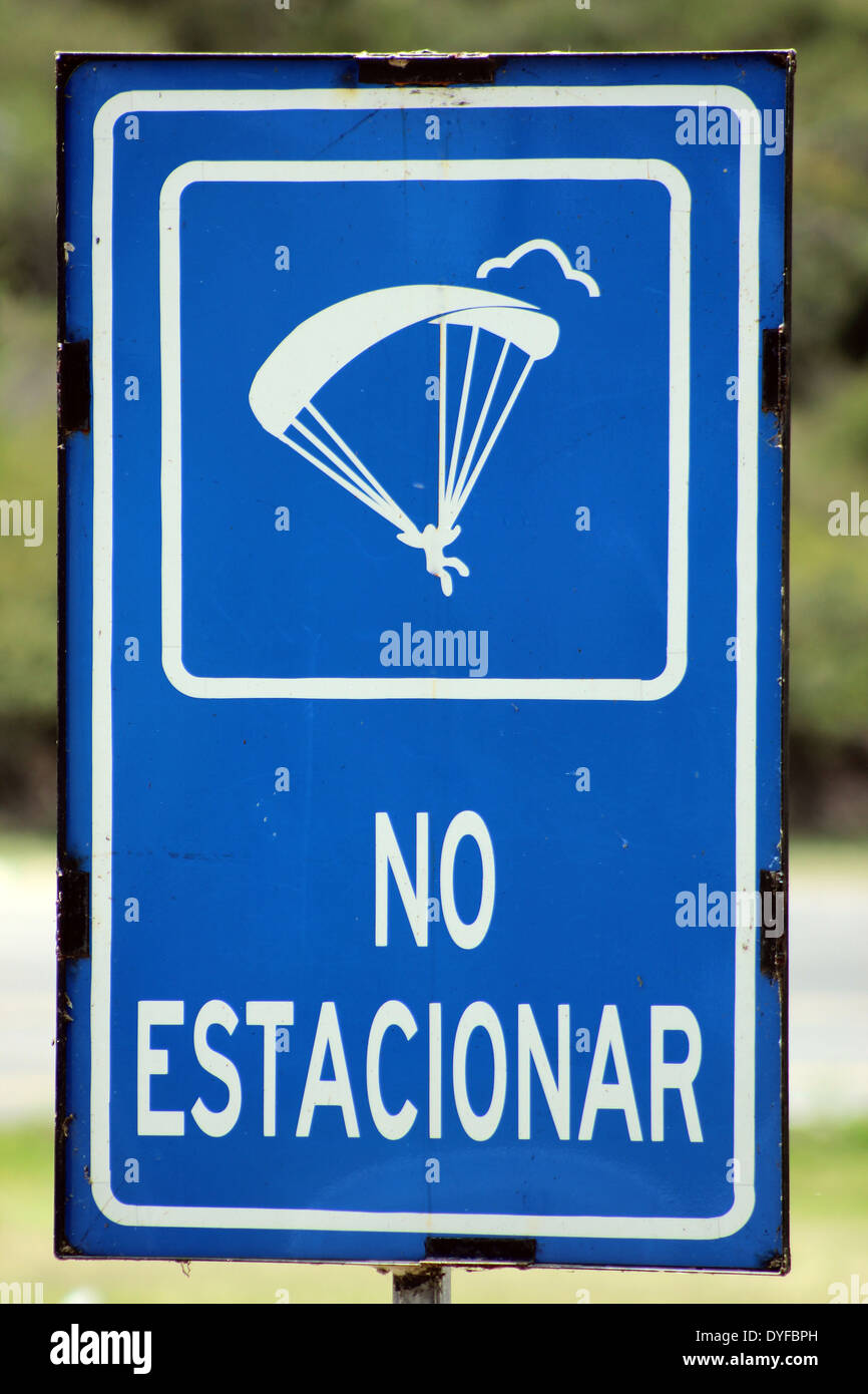 A road sign indicating not to stop for para gliders in Ibarra, Ecuador ...