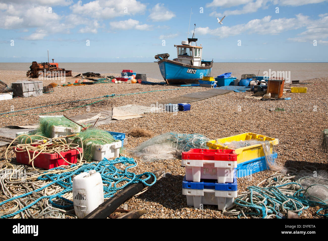 Suffolk fishing boats shingle hi-res stock photography and images - Alamy