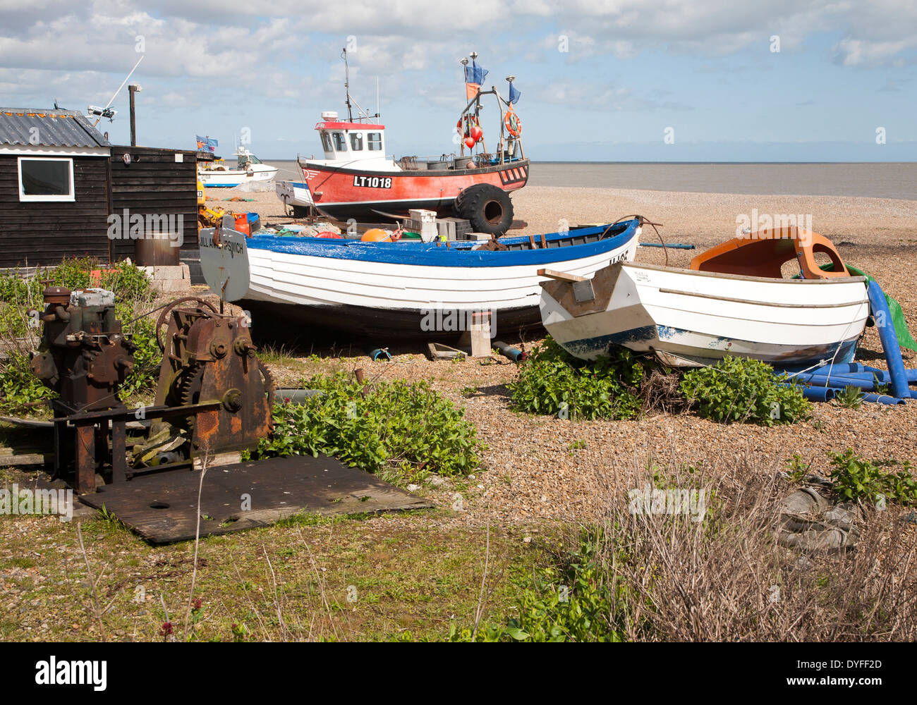 Suffolk fishing boats shingle hi-res stock photography and images - Alamy