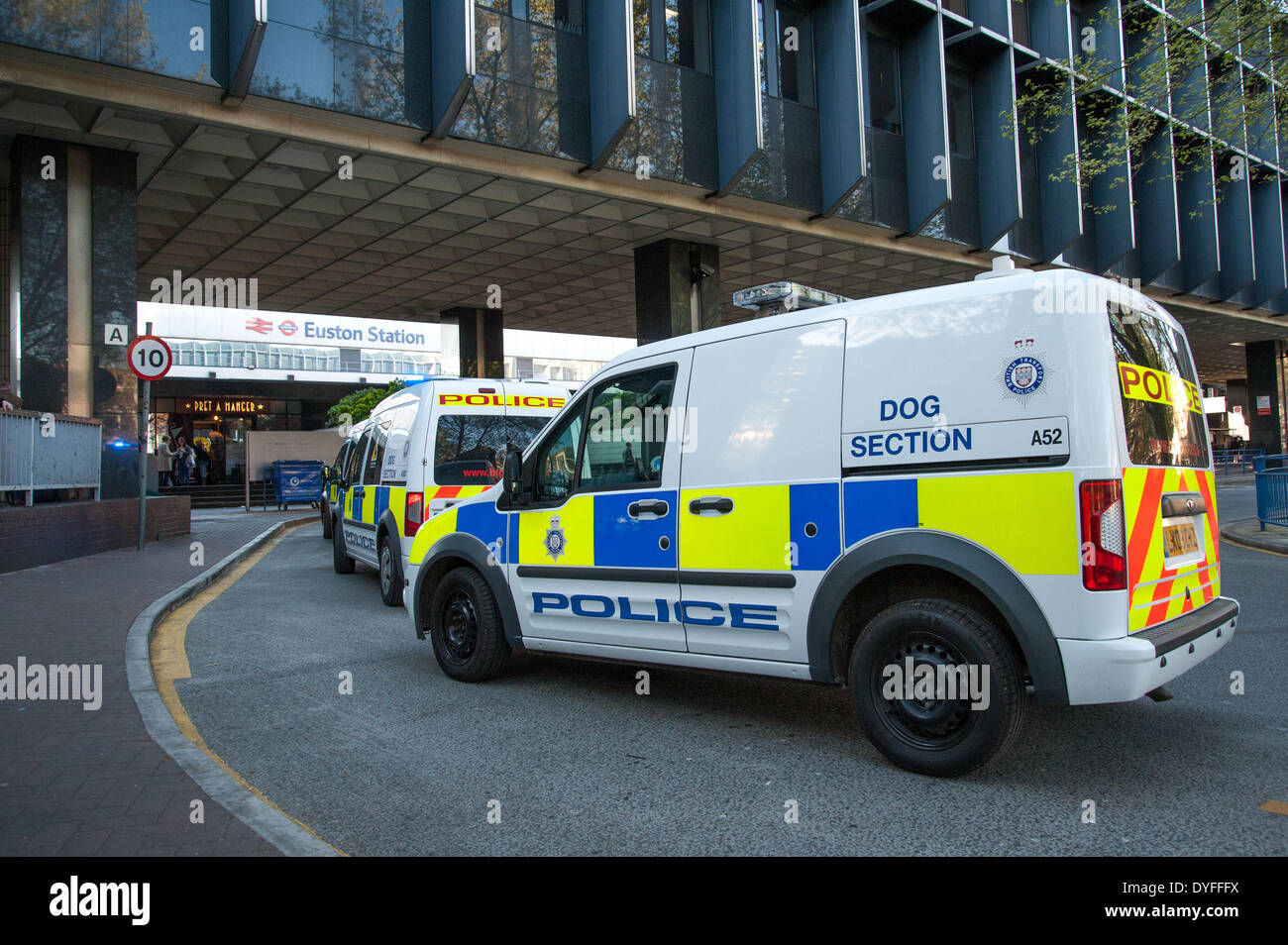 Metropolitan police dog section hi-res stock photography and images - Alamy