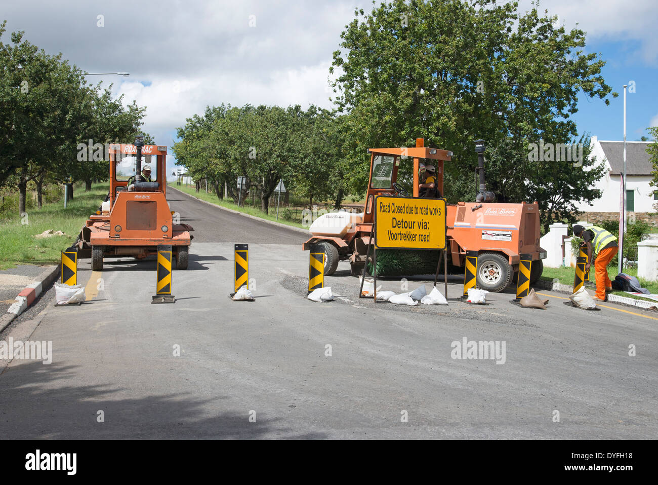 Highway workers hi-res stock photography and images - Alamy