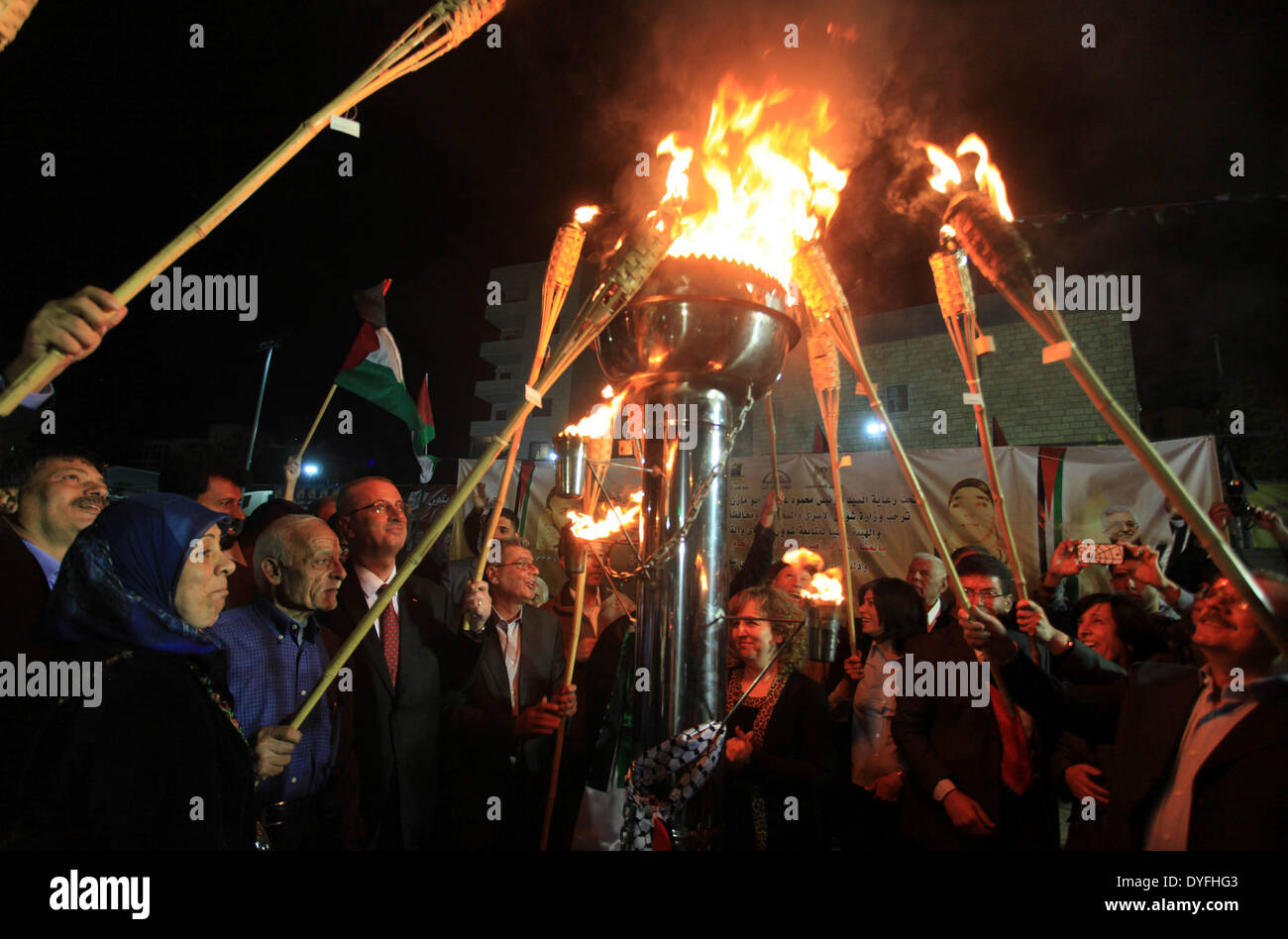 Ramallah, West Bank, Palestinian Territory. 16th Apr, 2014. Palestinian ...