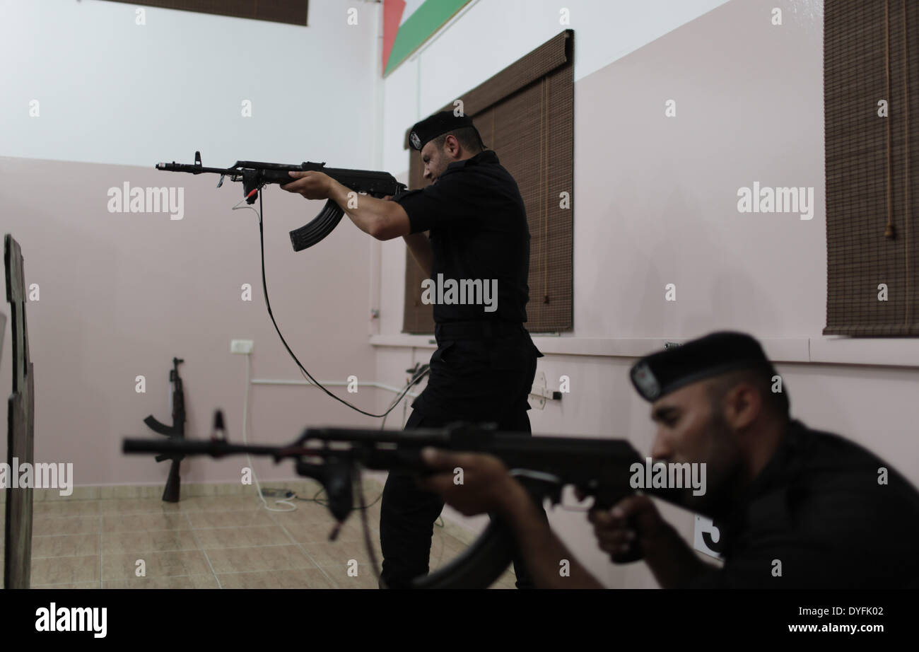 Hamas guns hi-res stock photography and images - Alamy
