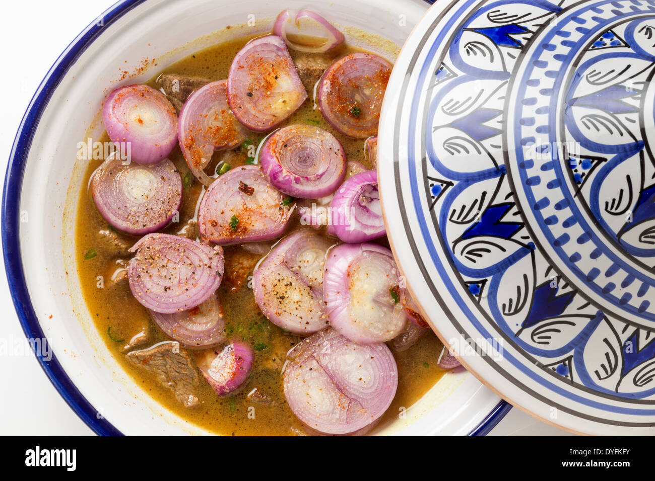 Half raw beef hi-res stock photography and images - Alamy