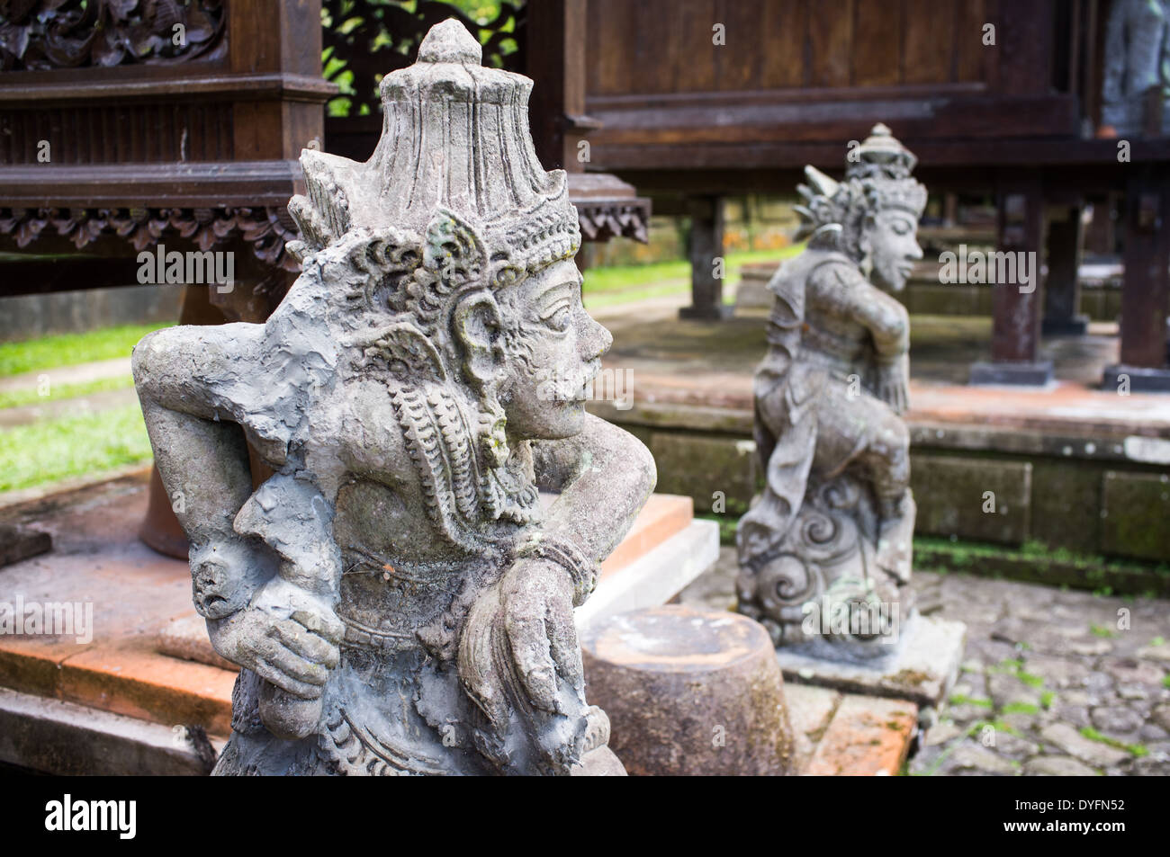 Vertical shot ancient temple hi-res stock photography and images - Alamy