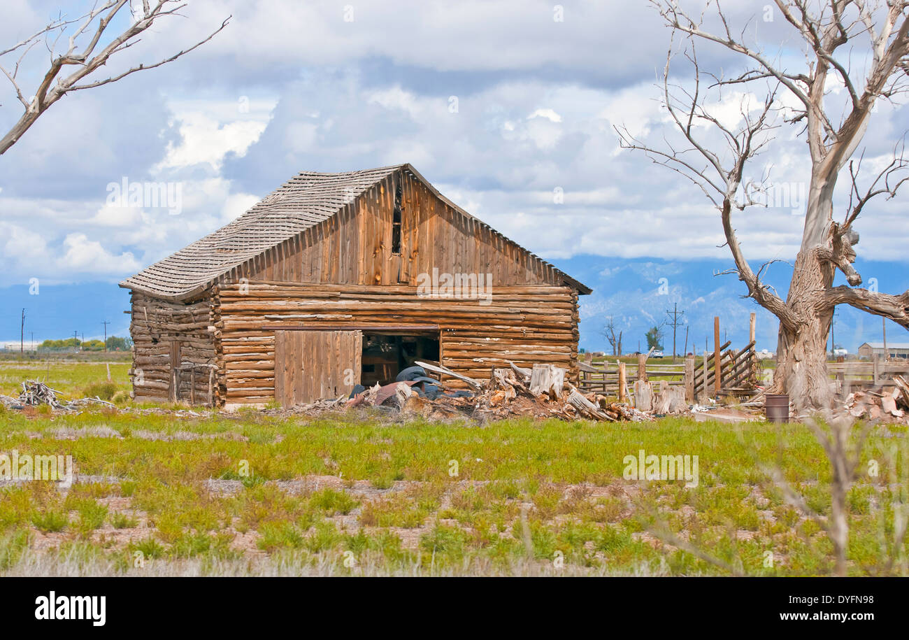 Farmland in America with Old Barn Stock Photo - Alamy