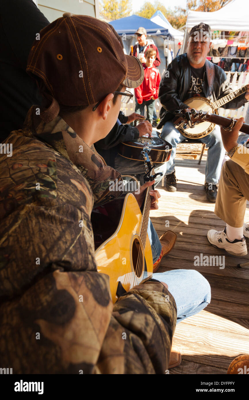 USA, Arkansas, Mountain View, Ozark Mountain bluegrass musicians Stock ...