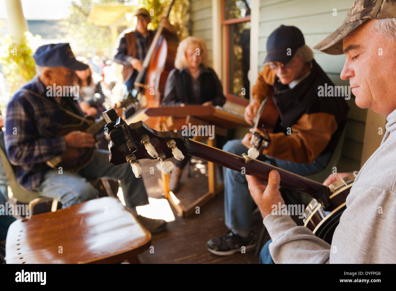 USA, Arkansas, Mountain View, Ozark Mountain bluegrass musicians Stock ...