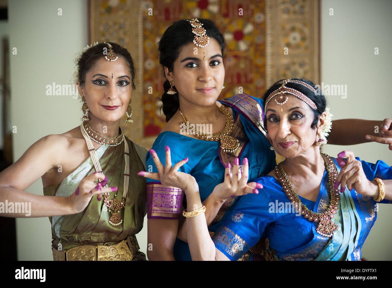Indian dancers hi-res stock photography and images - Alamy