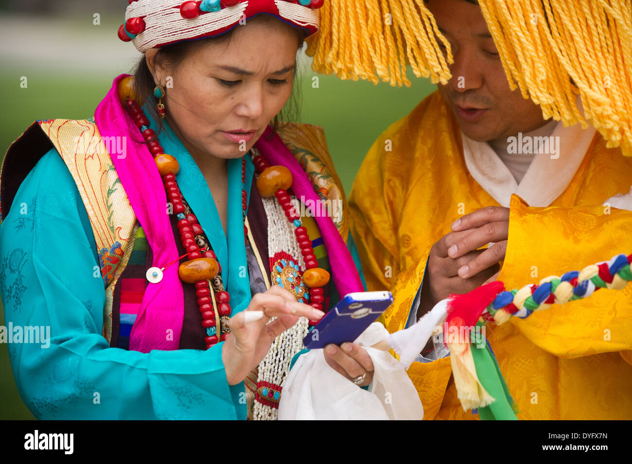 Tibetan women traditional dress hi-res stock photography and images - Alamy