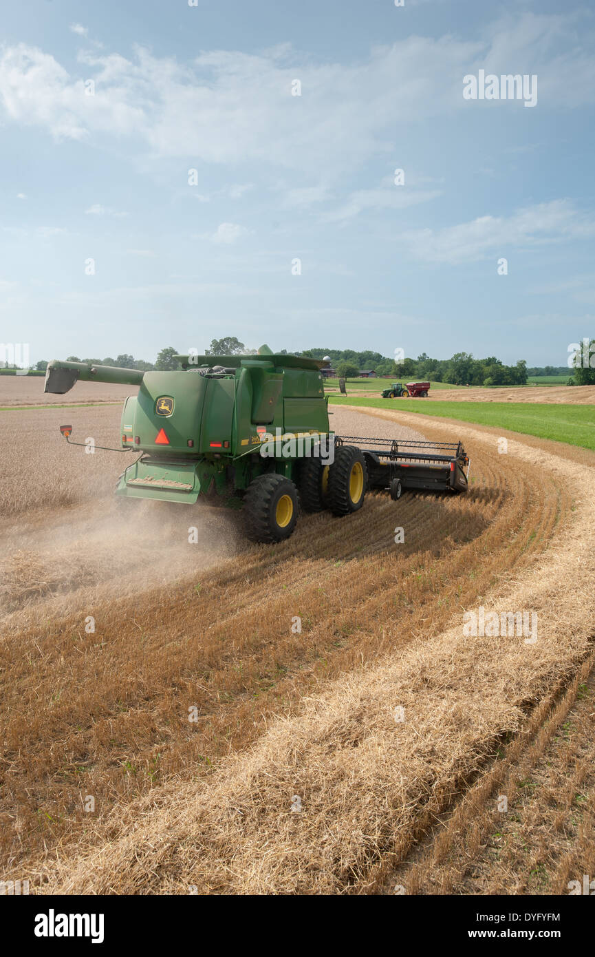 Harvest tractor hi-res stock photography and images - Alamy