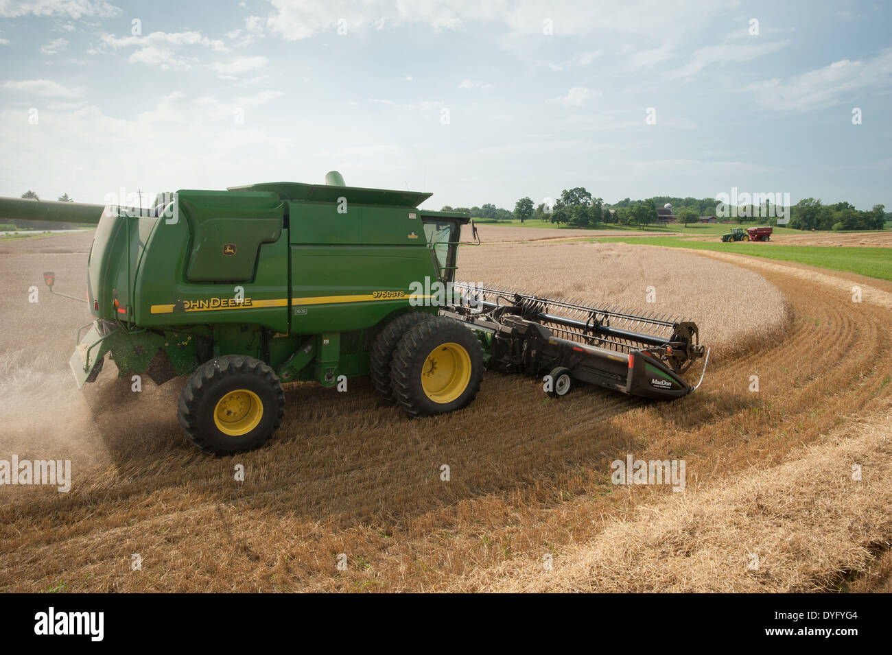 Harvest tractor hi-res stock photography and images - Alamy