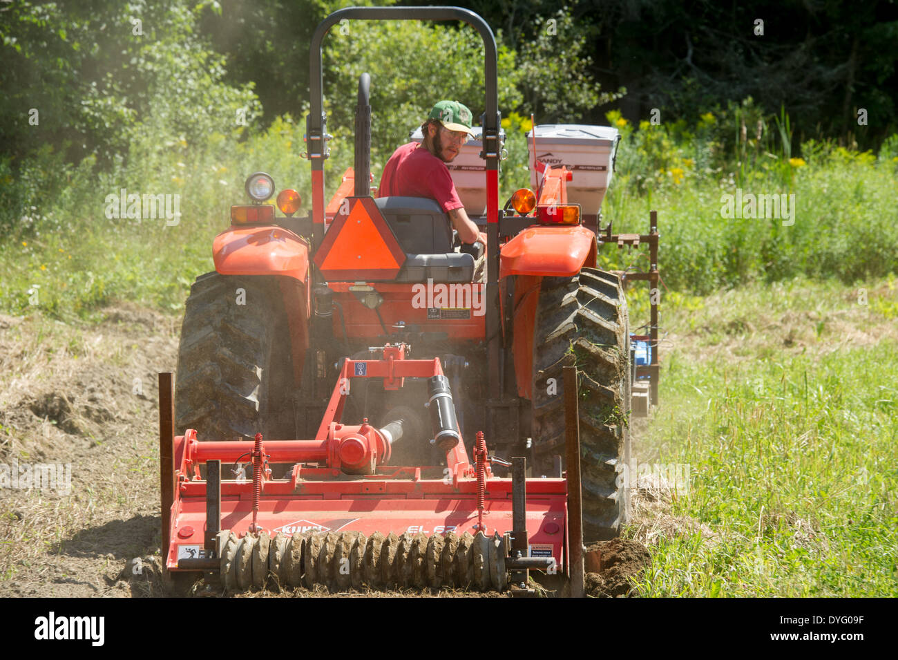 Man driving tractor hi-res stock photography and images - Alamy