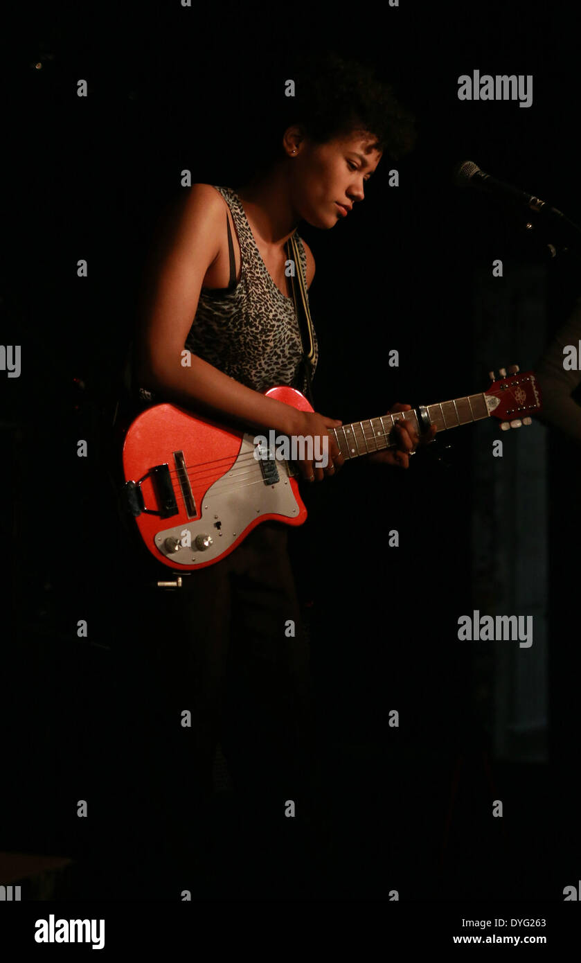 Well known singer hi-res stock photography and images - Alamy