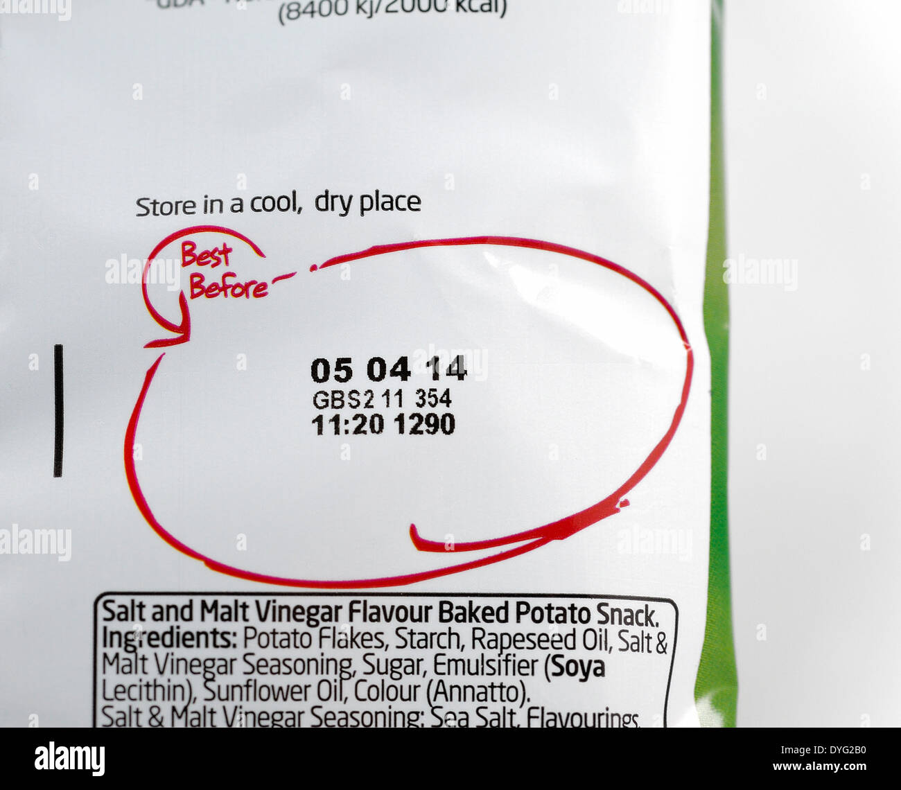 Best before date on the back of a packet of crisps Stock Photo - Alamy