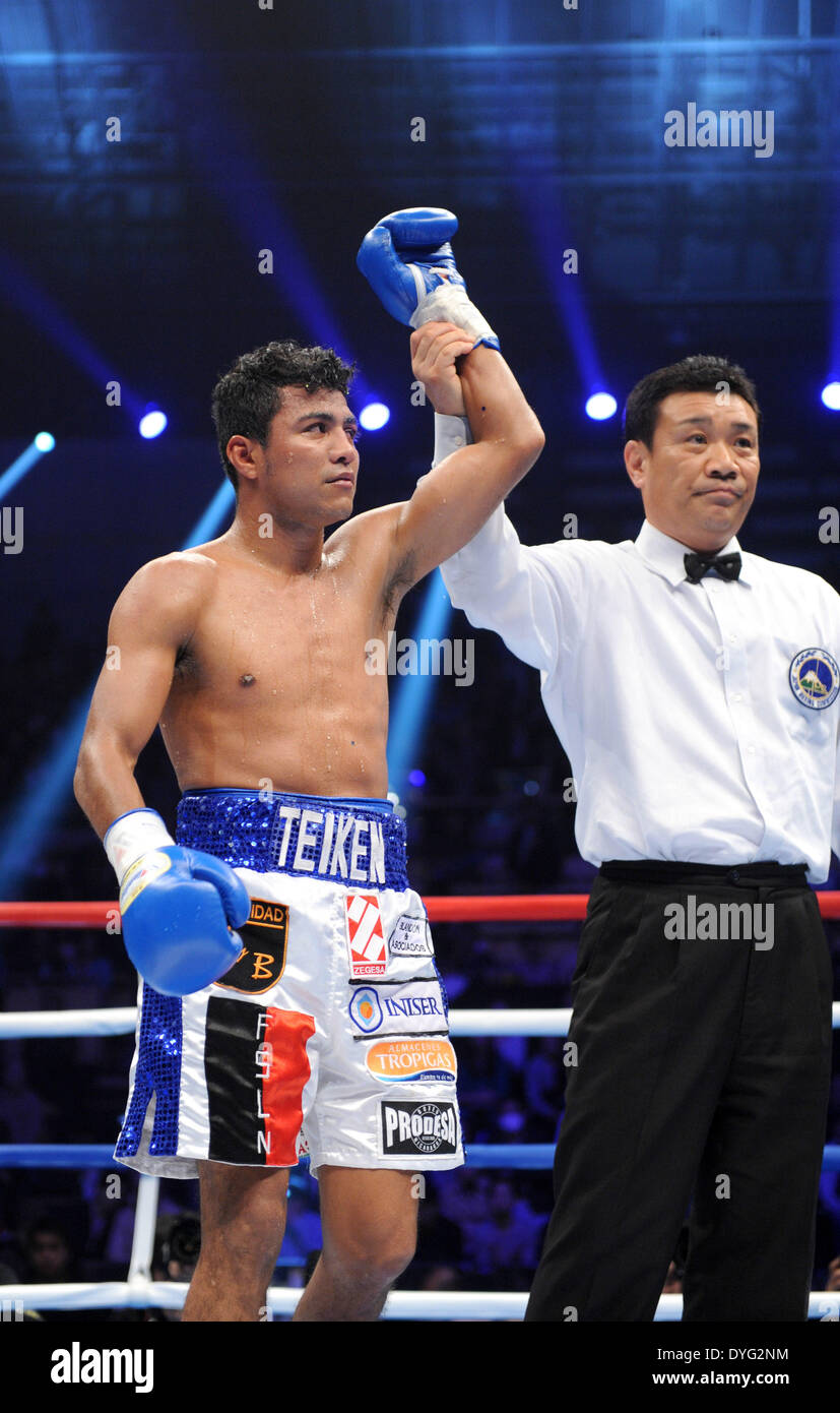 Tokyo, Japan. 6th Apr, 2014. (L-R) Roman Gonzalez (NCA), Yuji Fukuchi ...