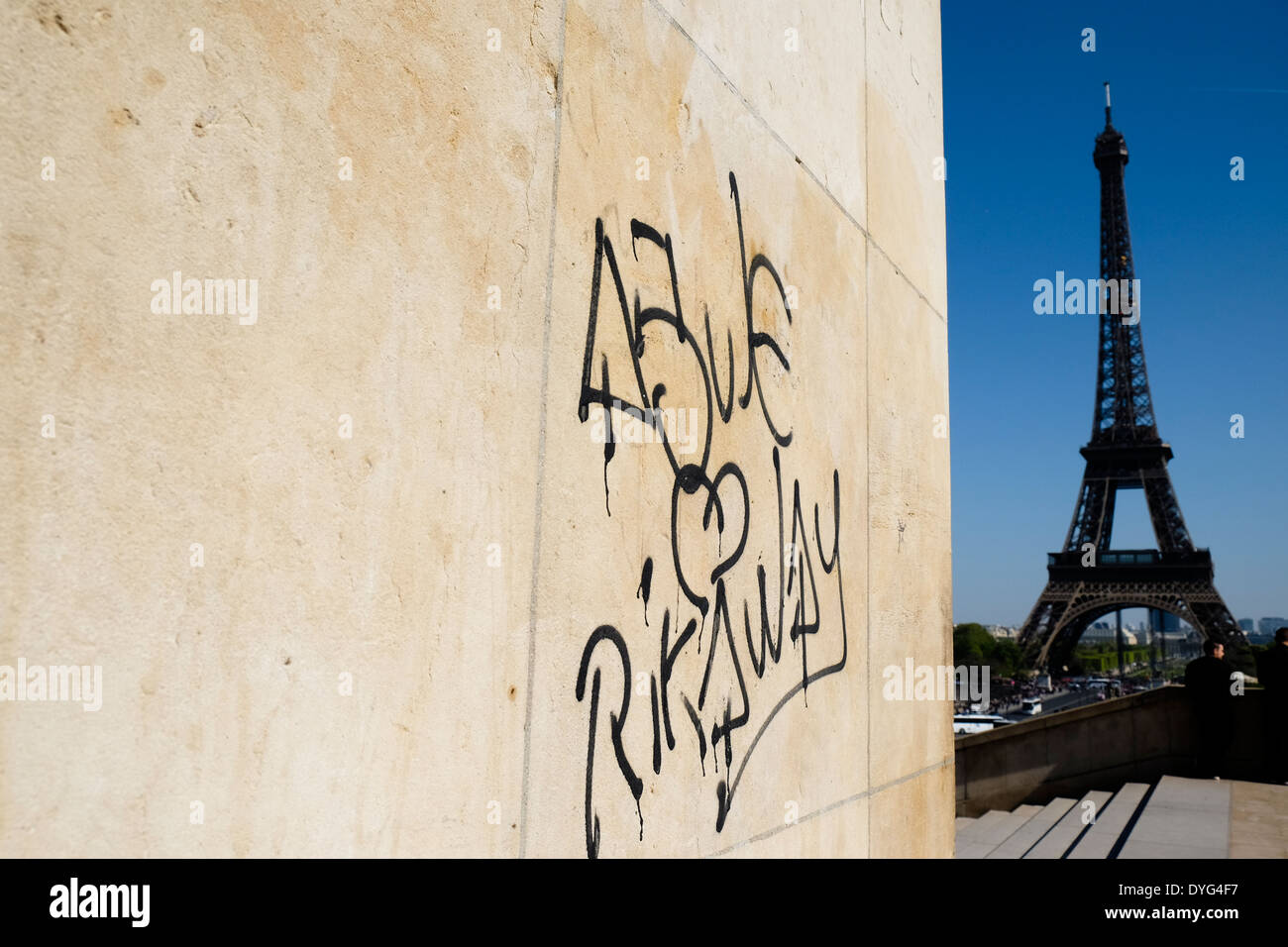 Eiffel graffiti hi-res stock photography and images - Alamy