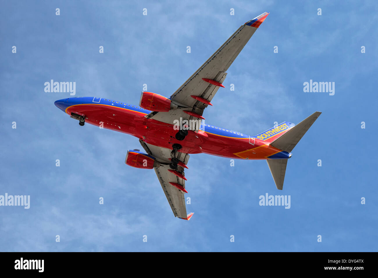 Southwest airlines on approach hi-res stock photography and images - Alamy