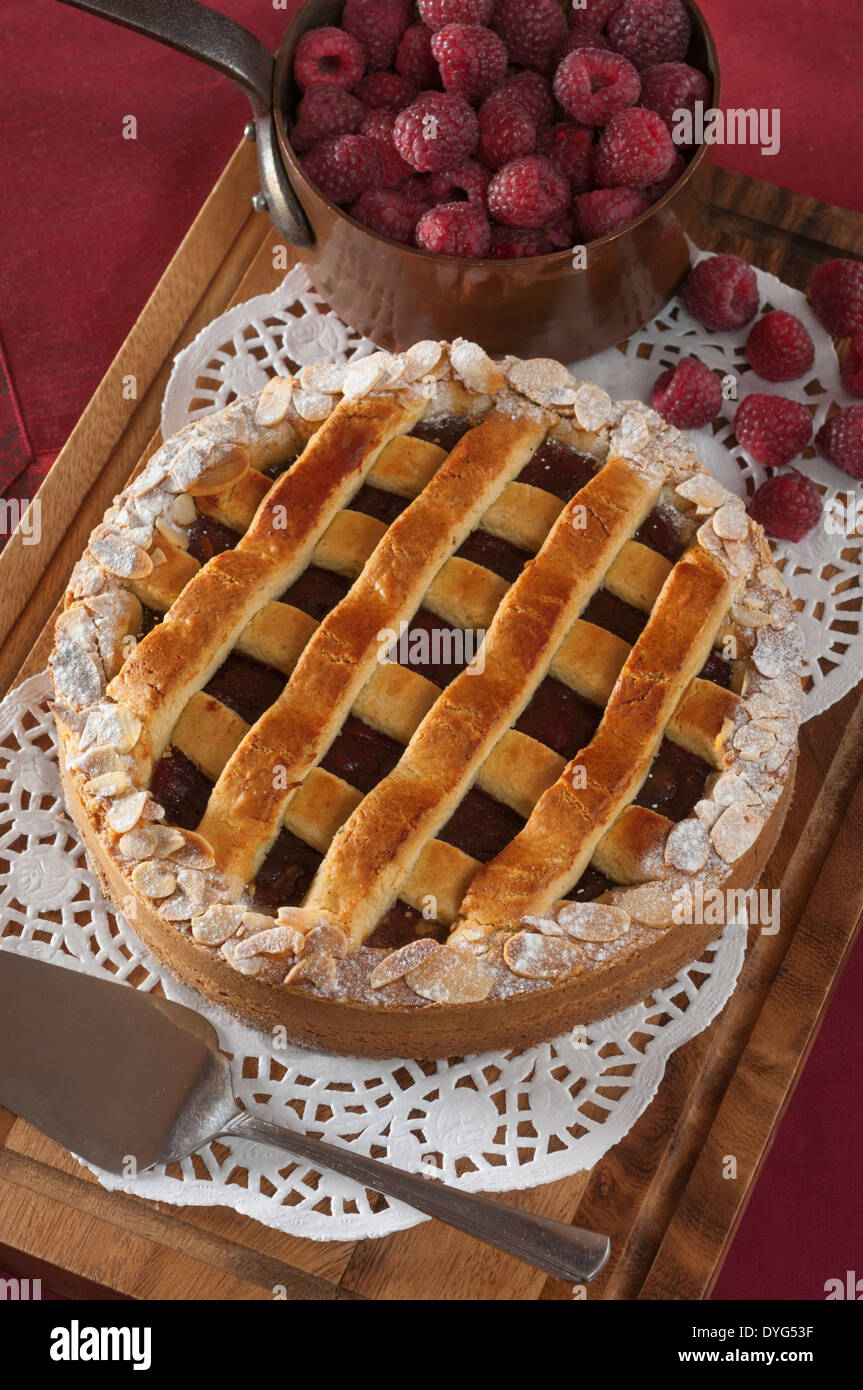 Linzer torte Austrian pastry Stock Photo - Alamy