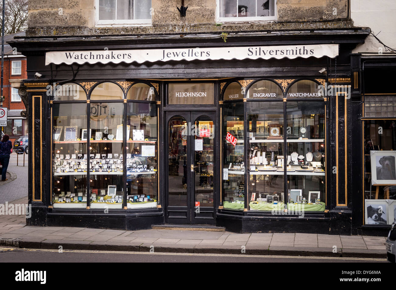 Old fashioned shop front hi-res stock photography and images - Alamy