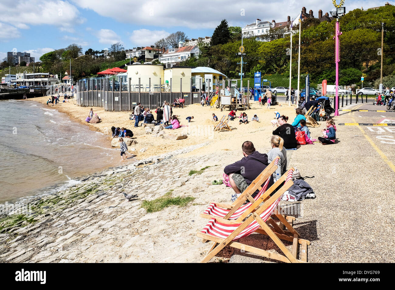Families enjoying themselves on Three Shells Beach in Southend Stock ...